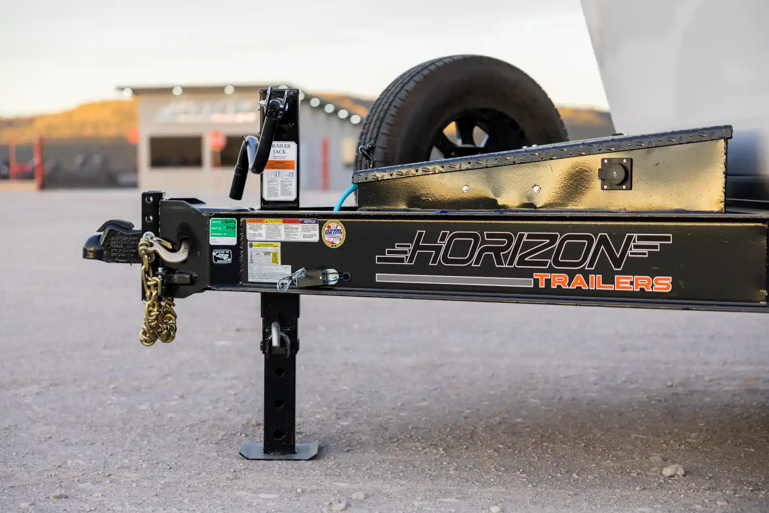 HZ7 15.2K 83" BP HOIST • Horizon Trailers