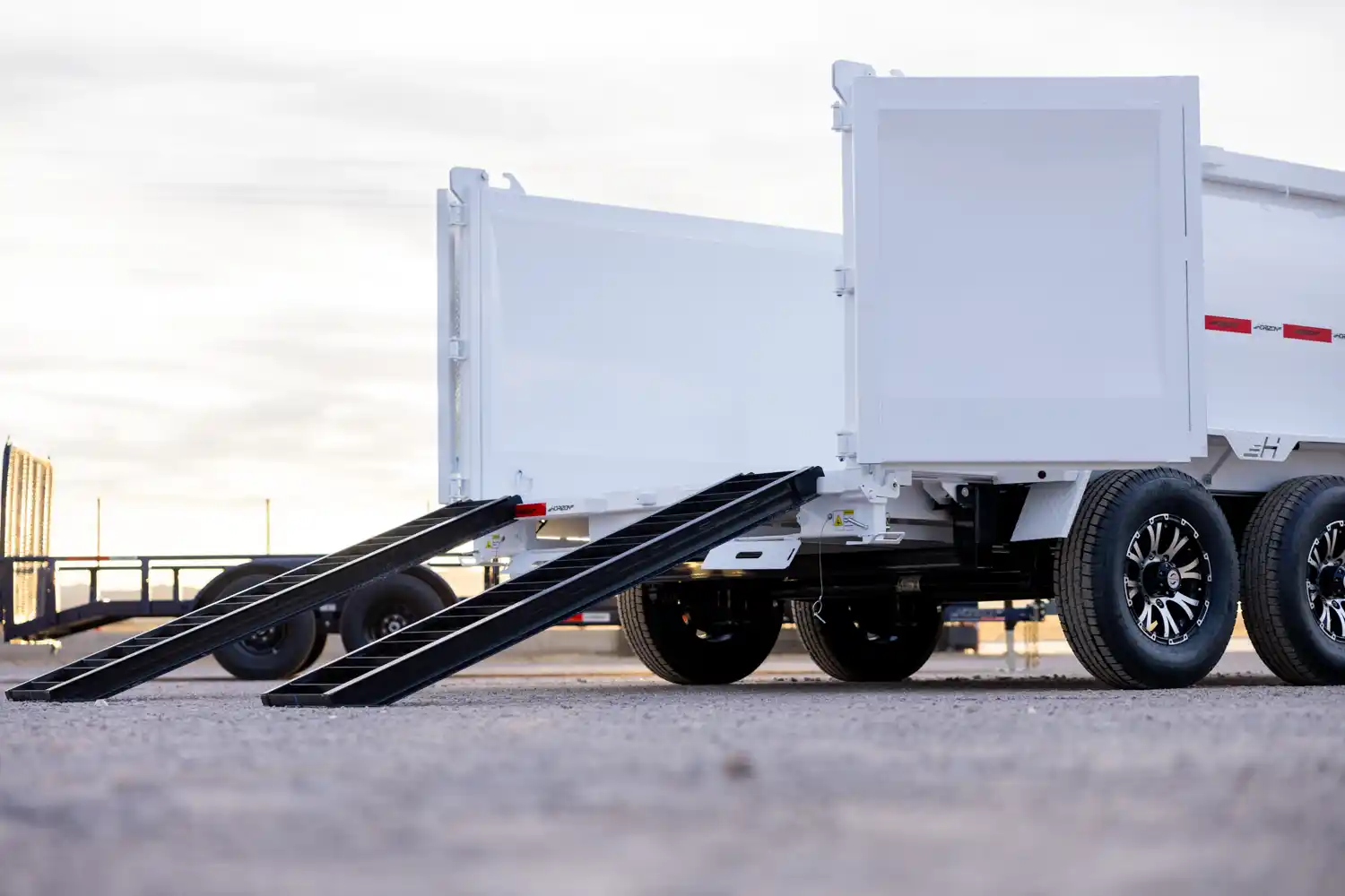 HZ7 17K 83" BP Hoist Dump Trailer | Horizon Trailers