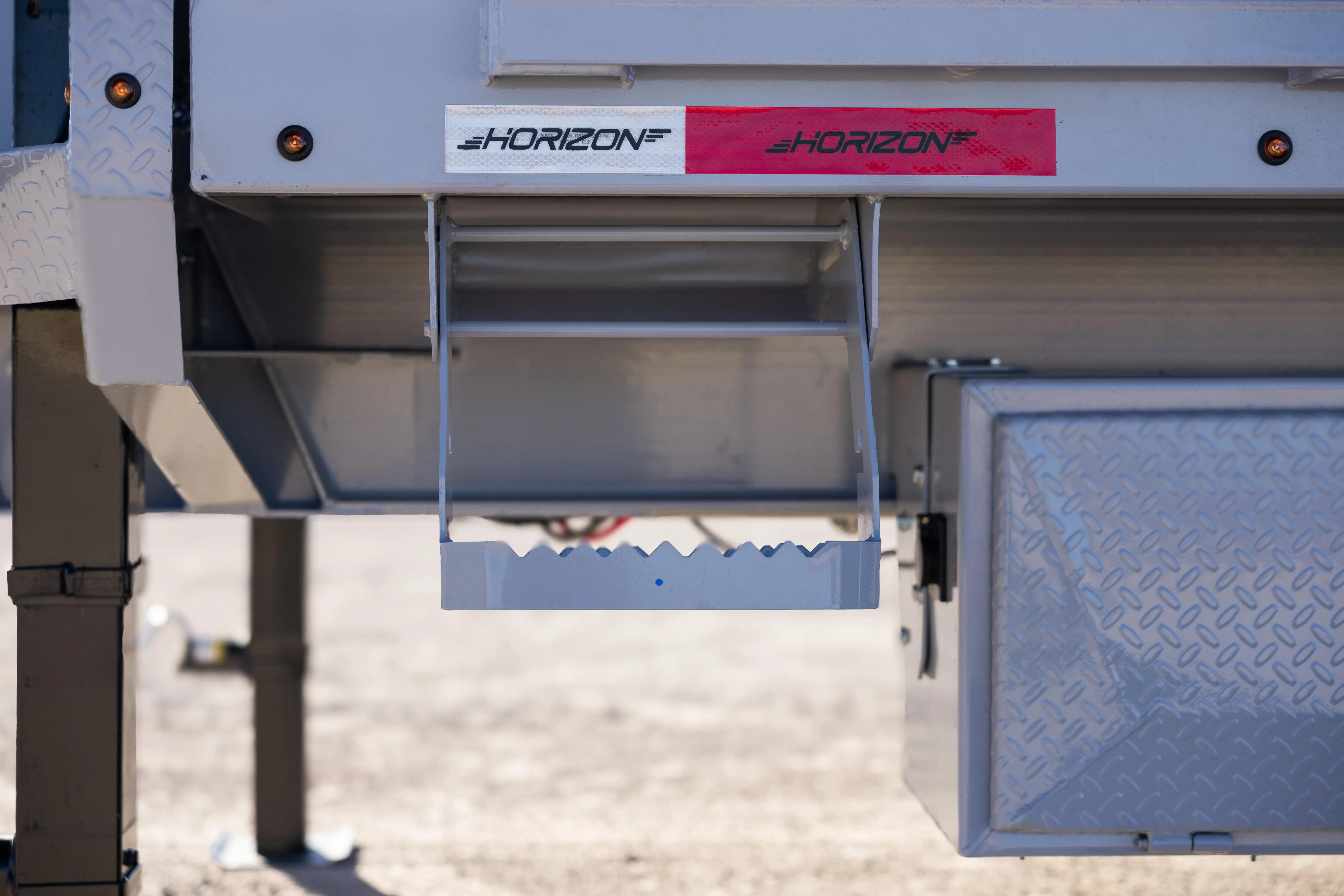 FFHSS 25.9K 102" GN Flat Deck Tilt Trailer | Horizon Trailers