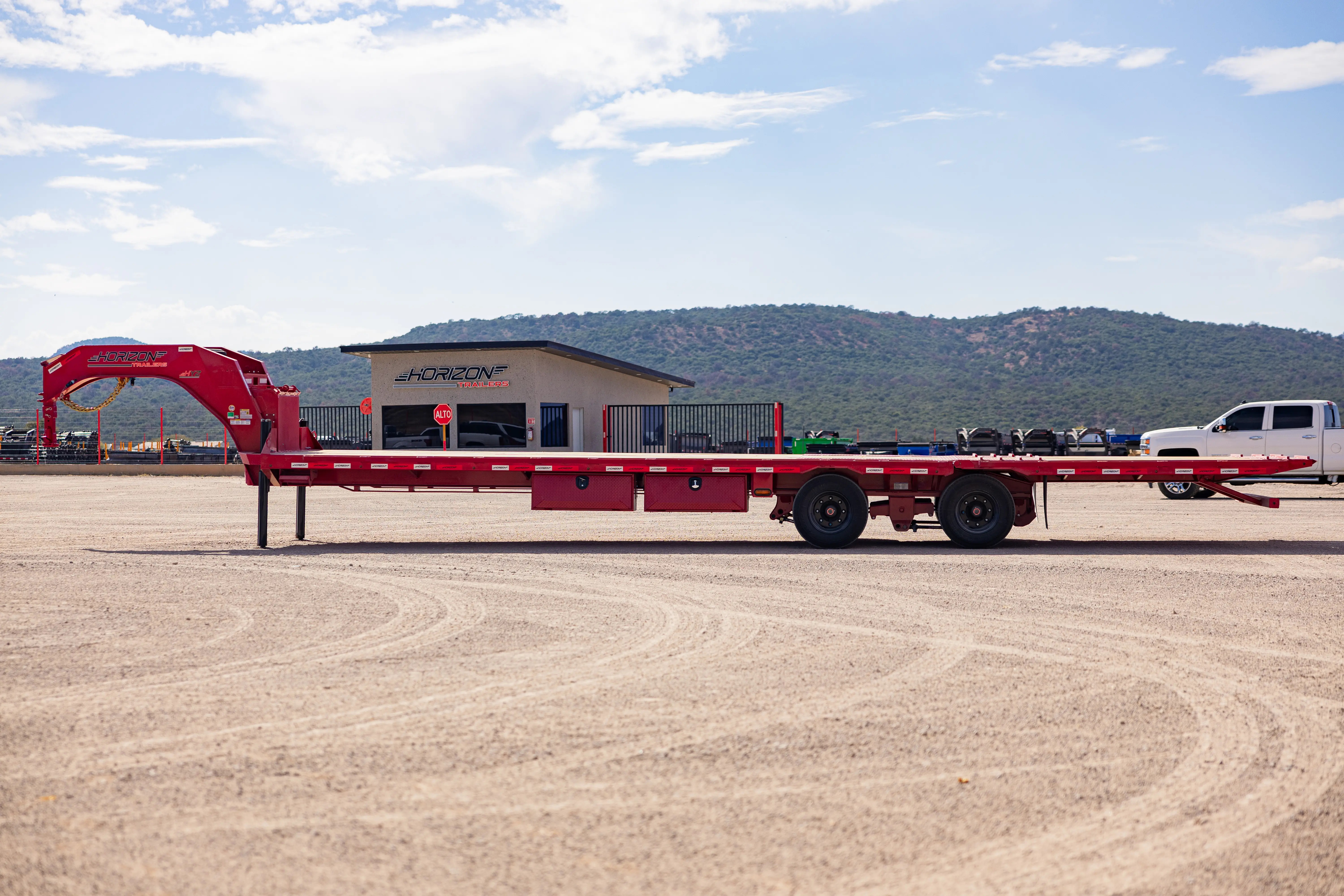 HYZ 40K 102" GN Flat Deck Hydraulic Dovetail Trailer | Horizon Trailers