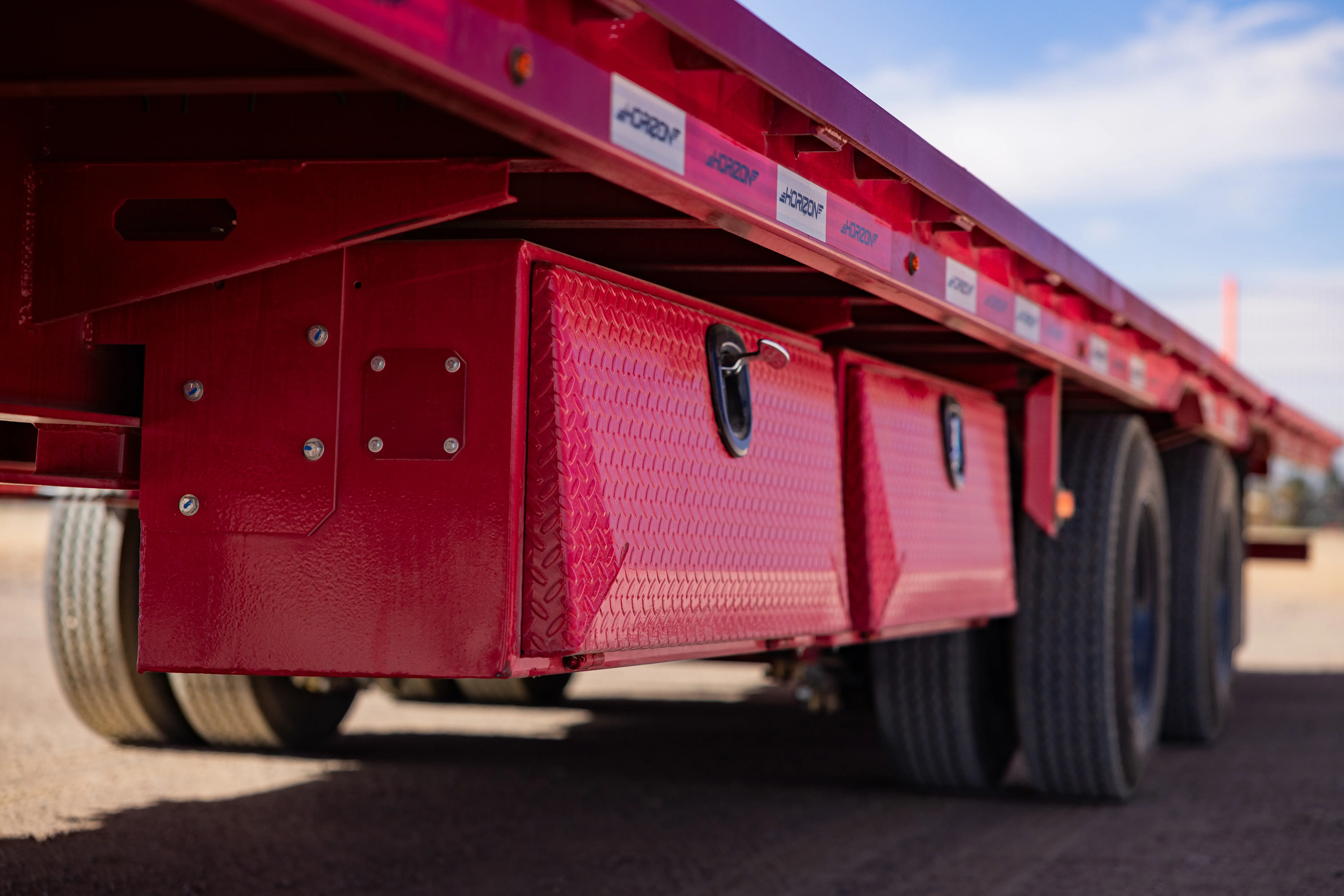 HYZ 40K 102" GN Flat Deck Hydraulic Dovetail Trailer | Horizon Trailers